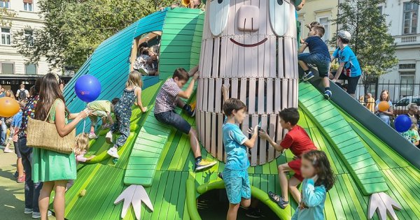 Kuflis játszótér nyílt Budapesten / Irány a Hild tér, várnak a kuflik ...